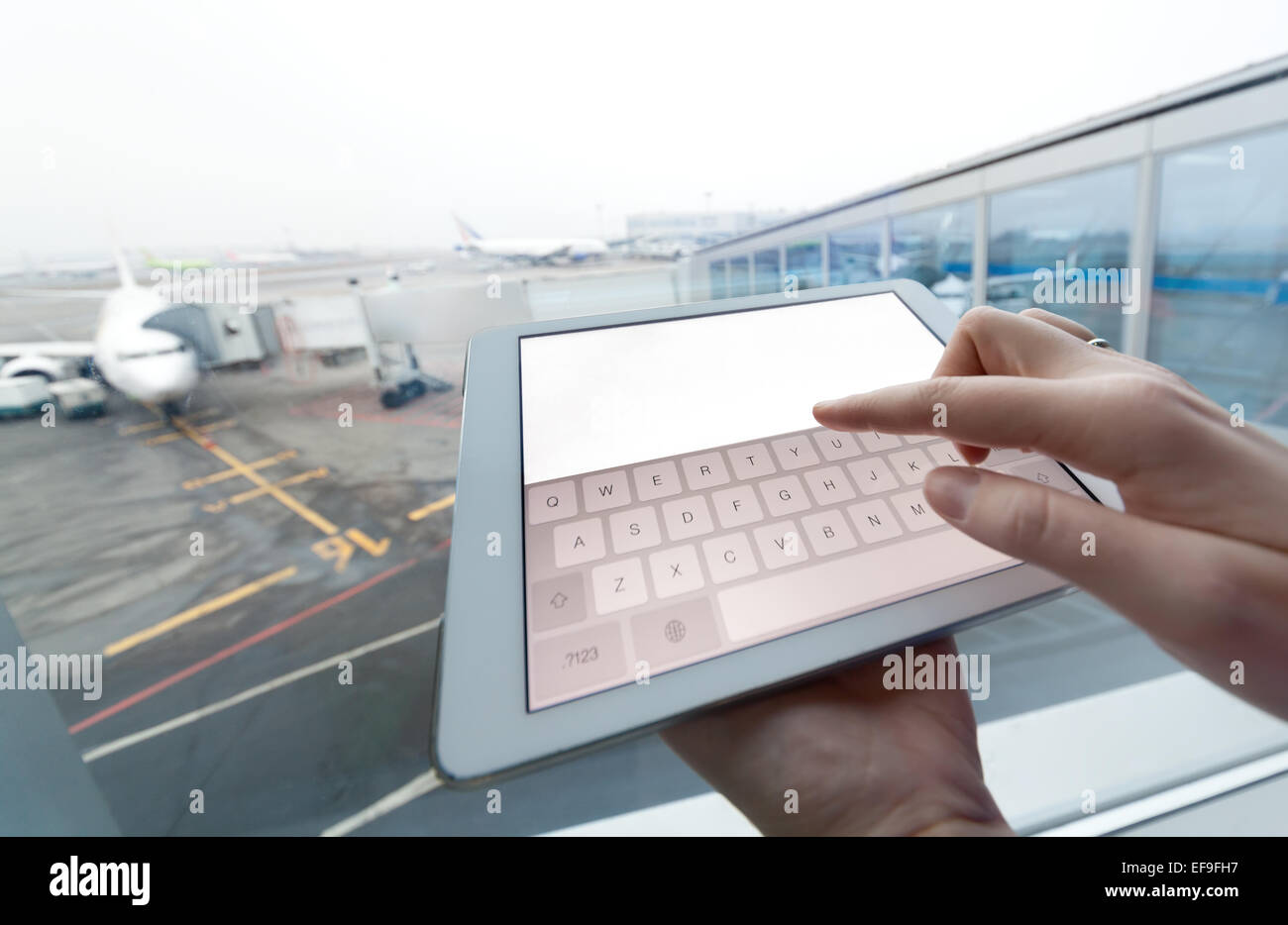 Empty airport terminal clear hi-res stock photography and images - Alamy