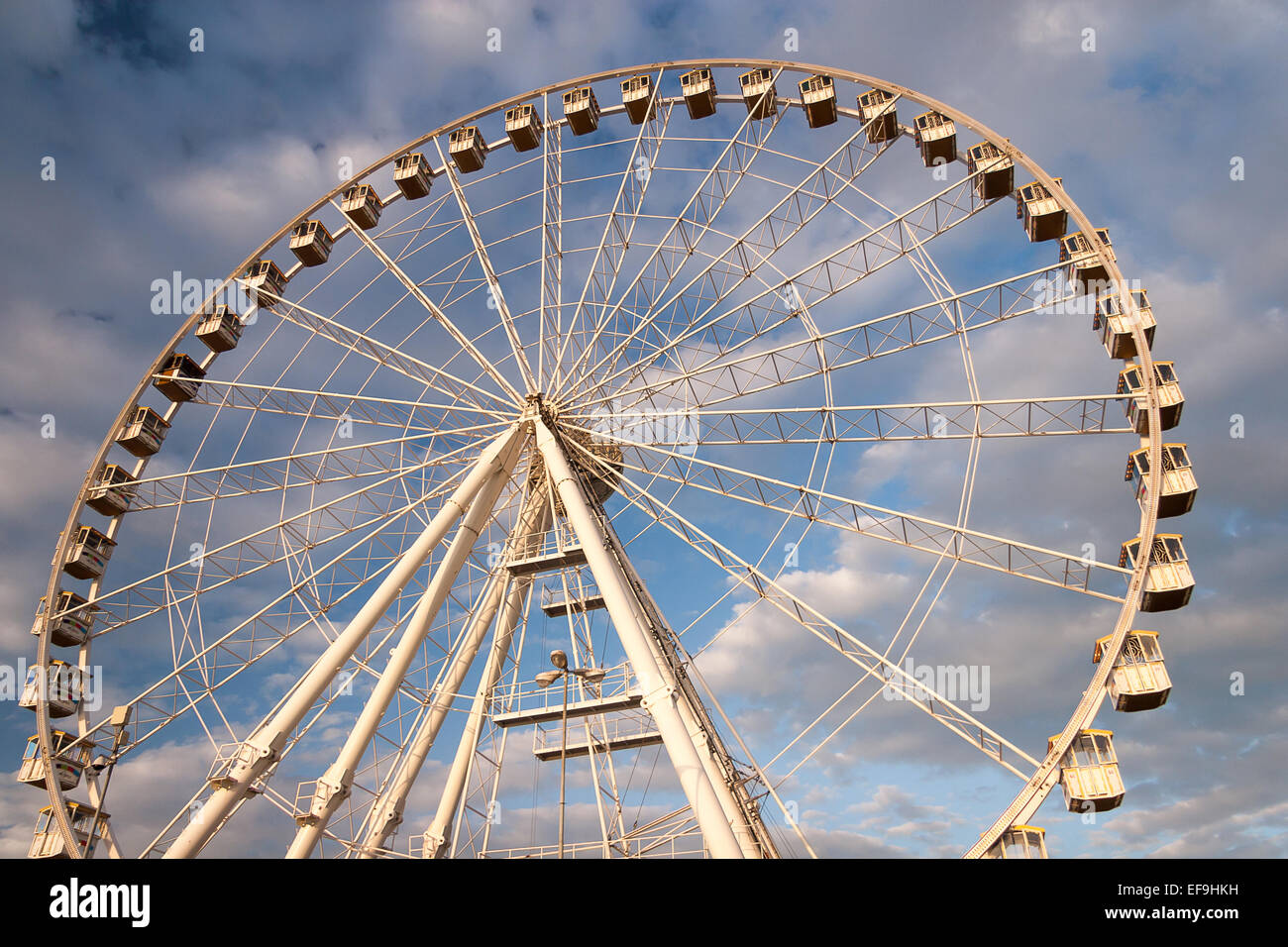 Circle observation hi-res stock photography and images - Alamy