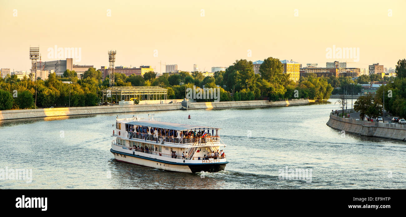 Moscow, Russia: passenger river traffic at evening Stock Photo - Alamy