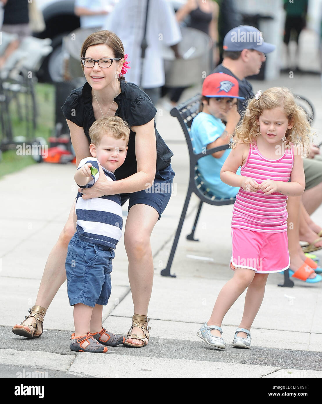 Lisa Loeb takes her children to the Farmer's Market Featuring: Lisa ...
