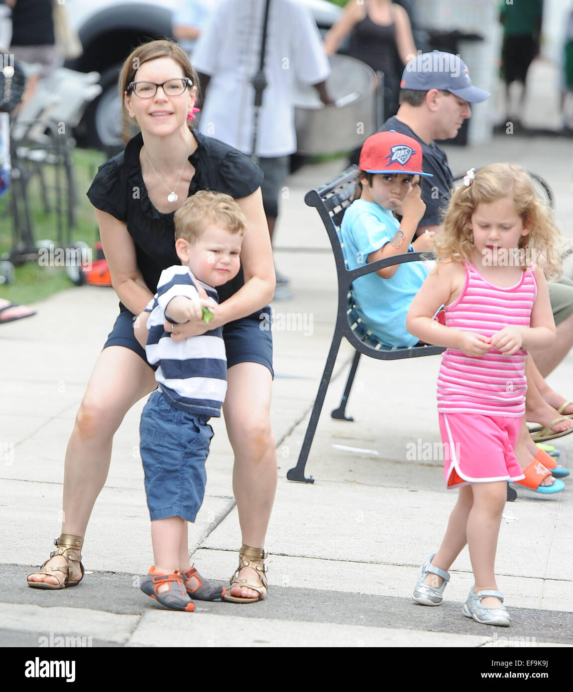 Lisa Loeb takes her children to the Farmer's Market Featuring: Lisa ...