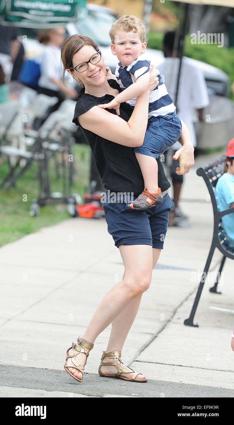 Lisa Loeb takes her children to the Farmer's Market Featuring: Lisa ...