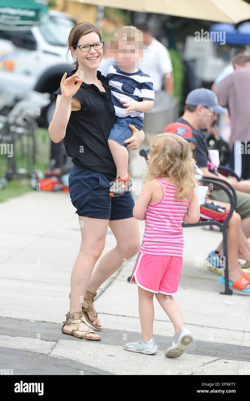 Lisa Loeb takes her children to the Farmer's Market Featuring: Lisa ...