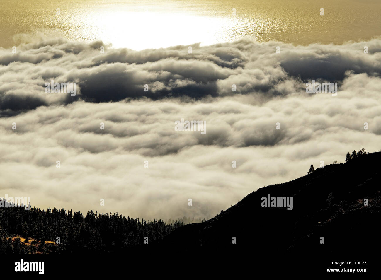 Low lying clouds hi-res stock photography and images - Alamy