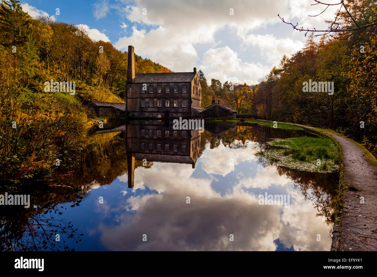 Gibson mill reflection hi-res stock photography and images - Alamy