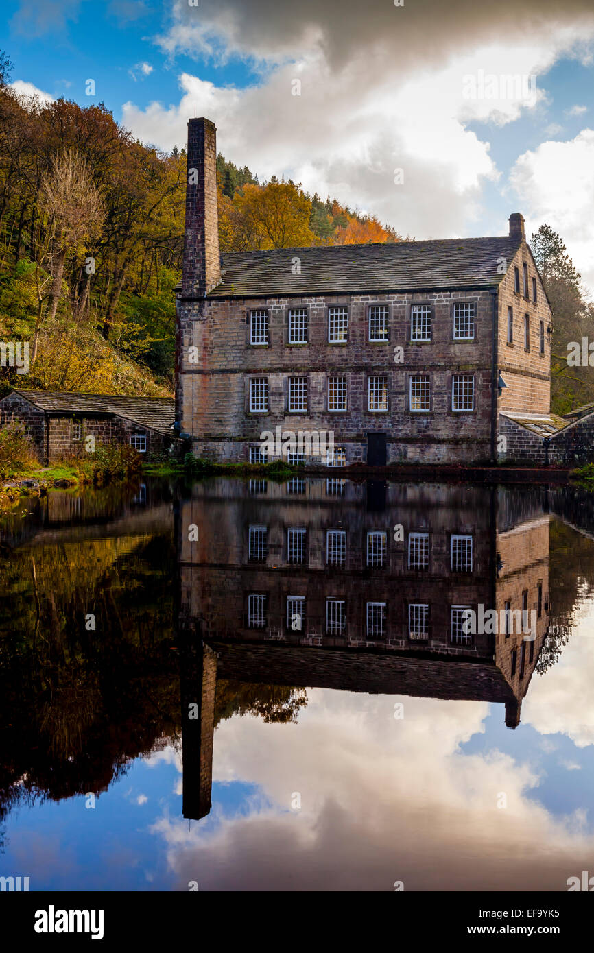 Nineteenth century mill building hi-res stock photography and images ...