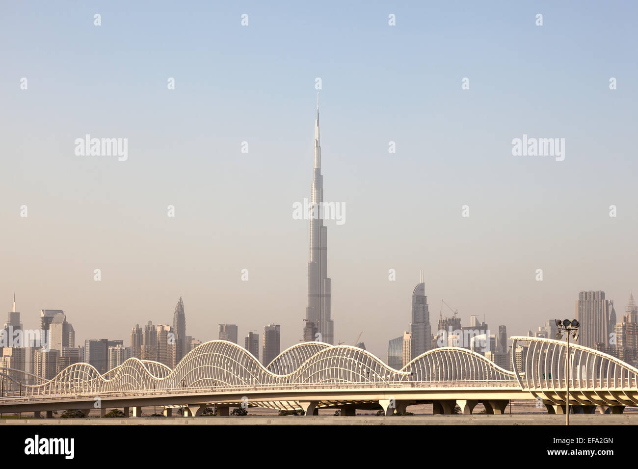 Wave shaped architecture hi-res stock photography and images - Alamy