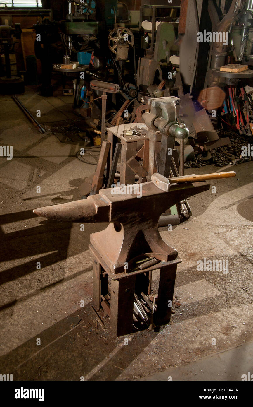 An anvil, vise, and heavy hammer in a blacksmith's workshop Stock Photo ...