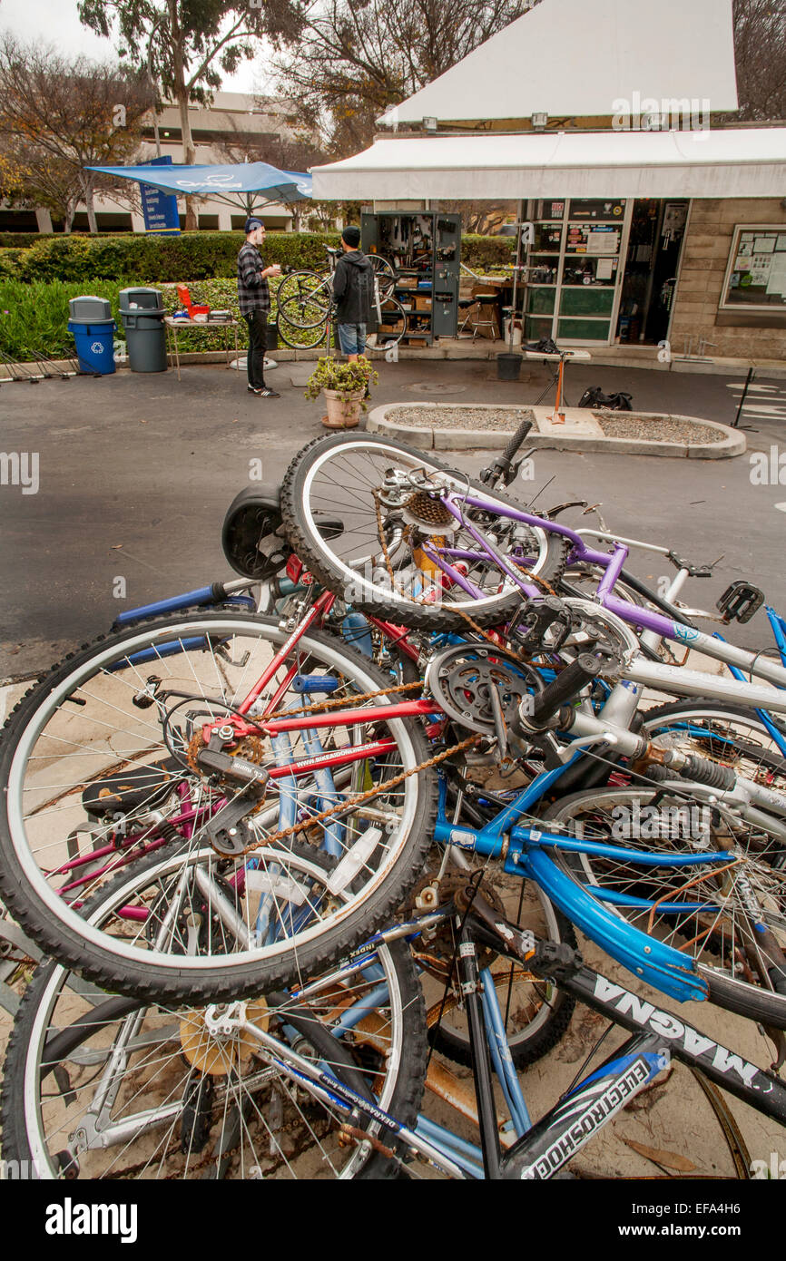 Shop wrecked hi-res stock photography and images - Alamy