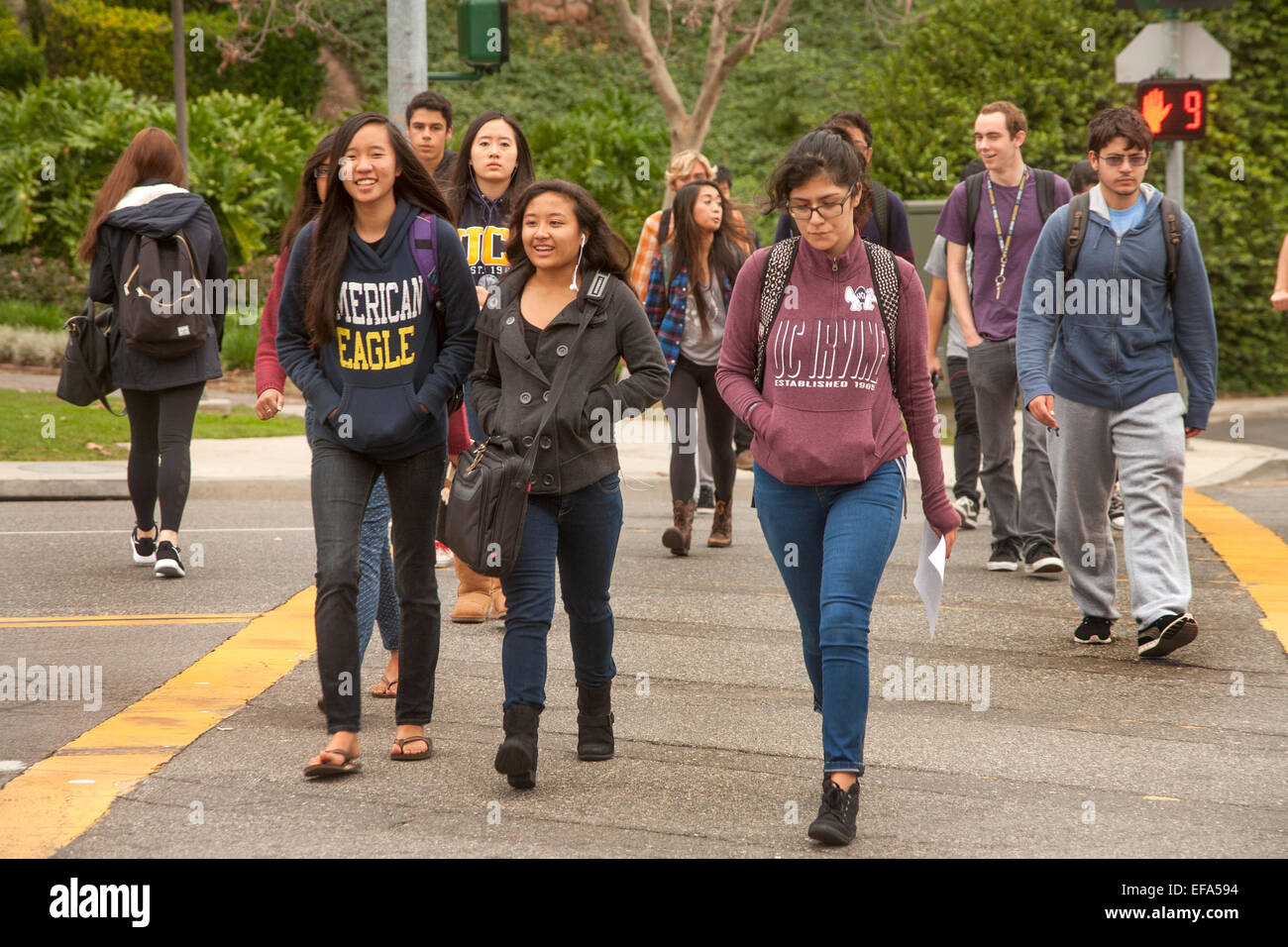 Women students campus hi-res stock photography and images - Alamy