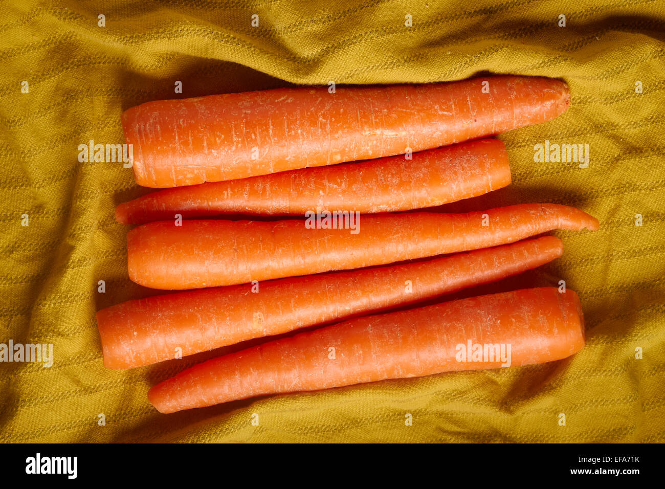 Fresh carrots vegetable hi-res stock photography and images - Alamy