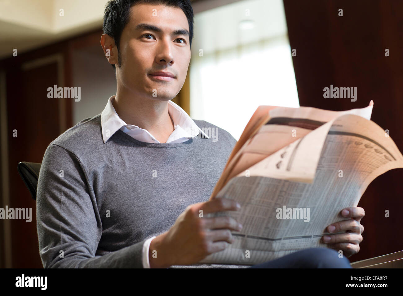 Indian men reading newspaper hi-res stock photography and images - Alamy