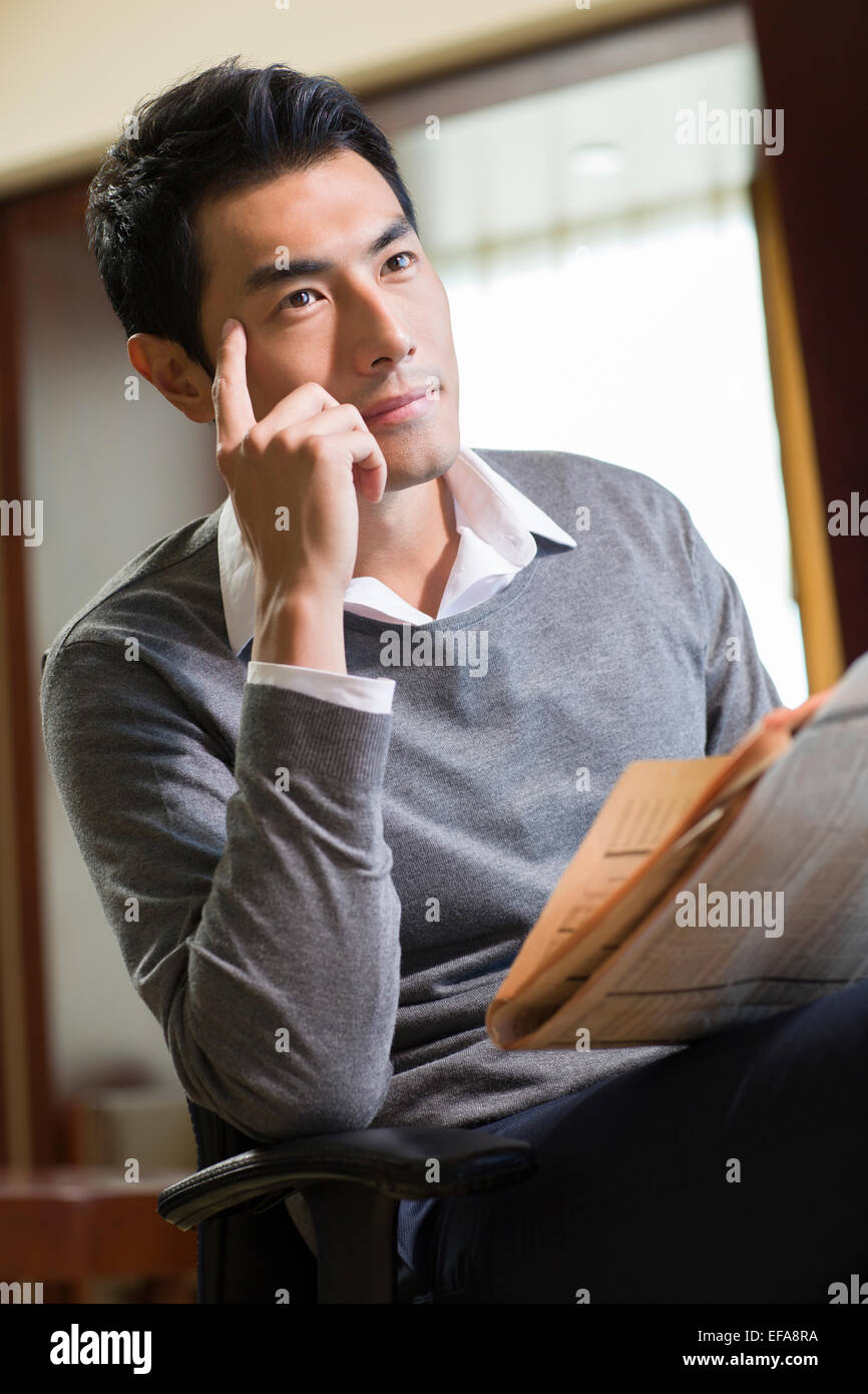 Indian men reading newspaper hi-res stock photography and images - Alamy