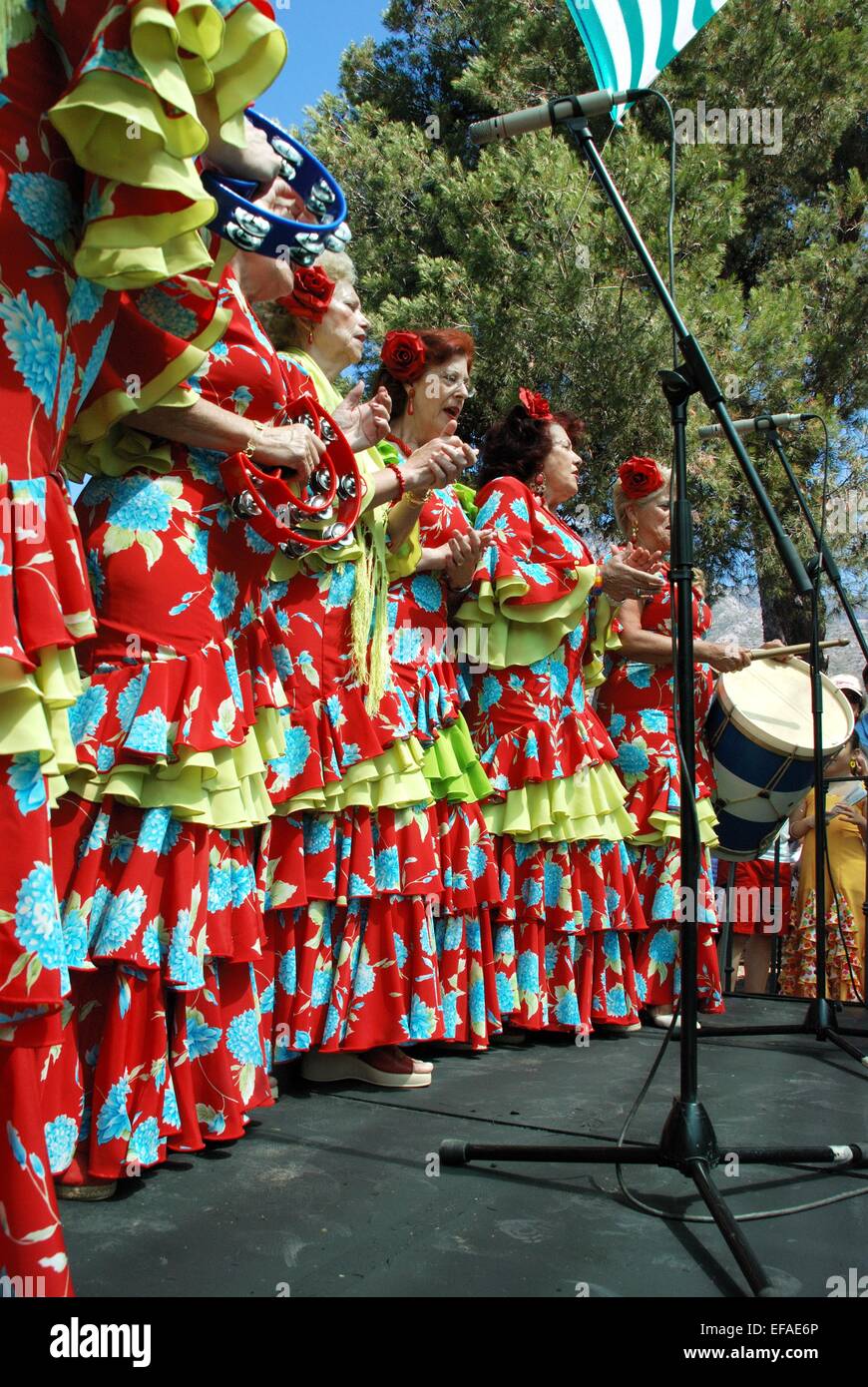 Choir dress hi-res stock photography and images - Alamy
