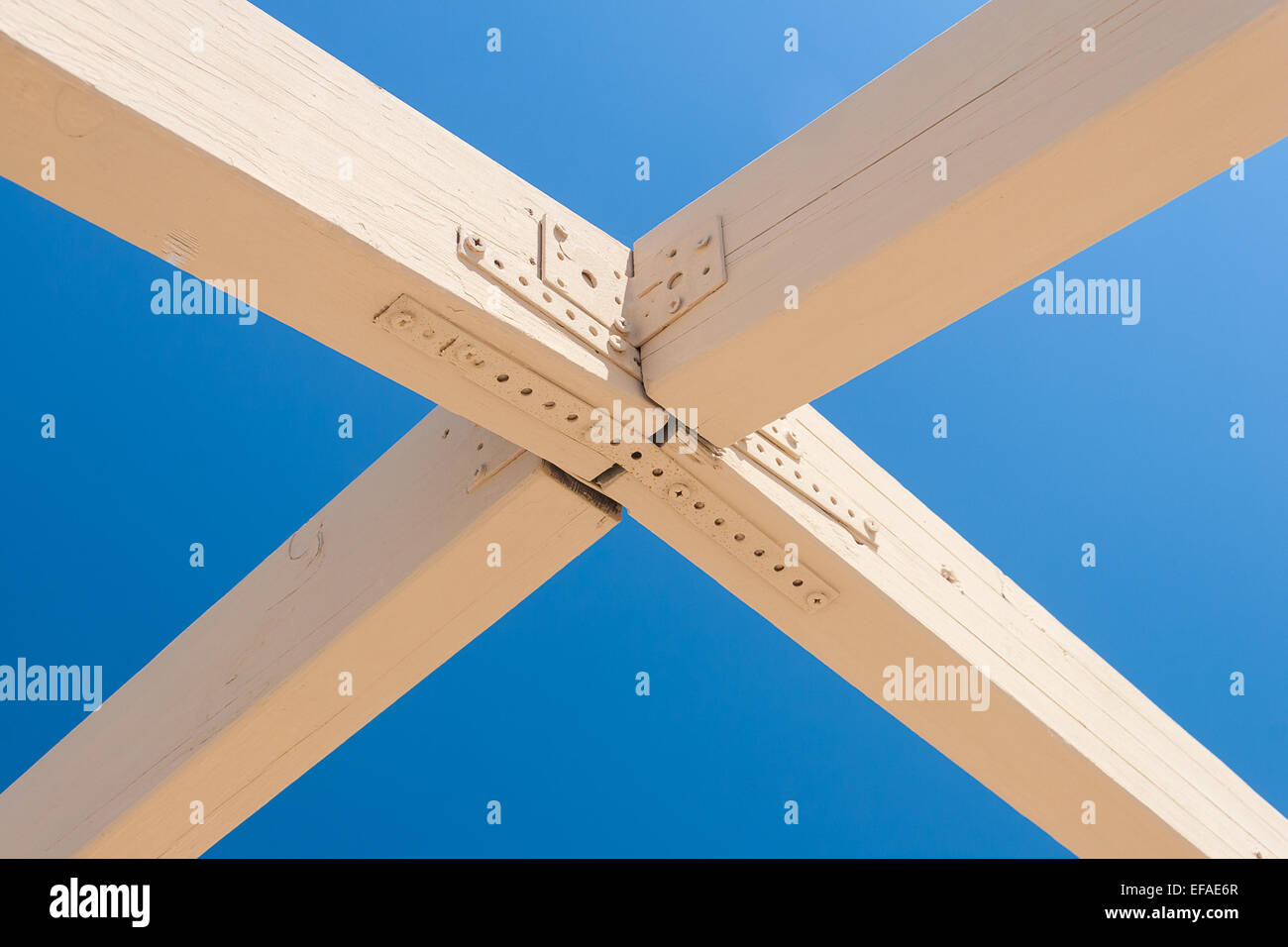 White wood beams hi-res stock photography and images - Alamy