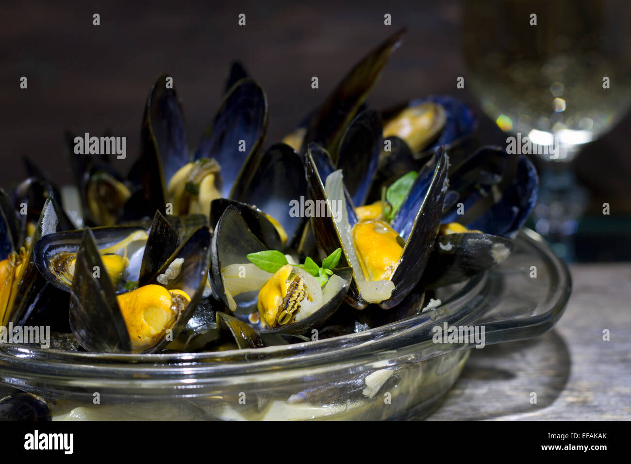 Dark mussels hi-res stock photography and images - Alamy