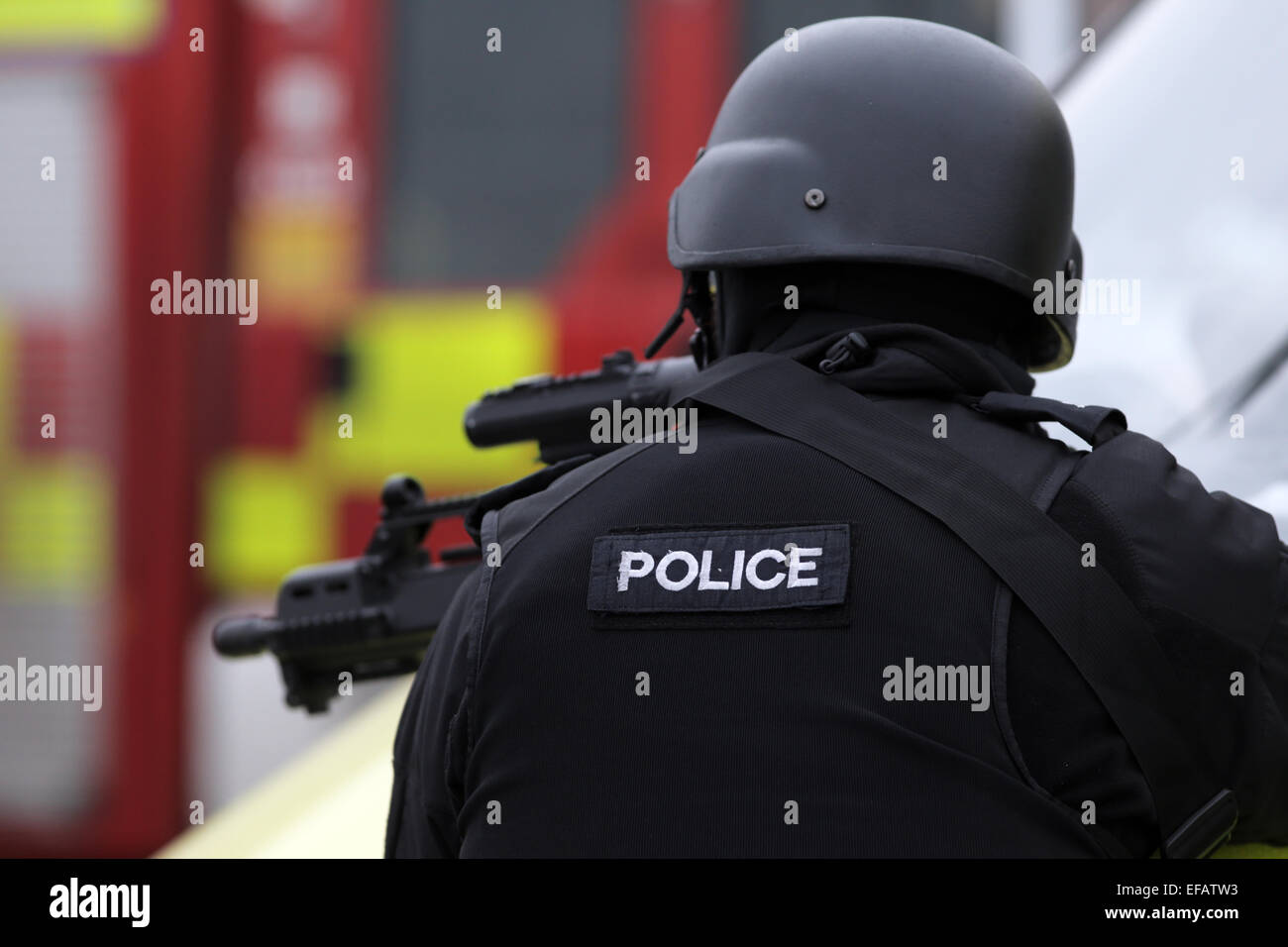 Armed police uk hi-res stock photography and images - Alamy