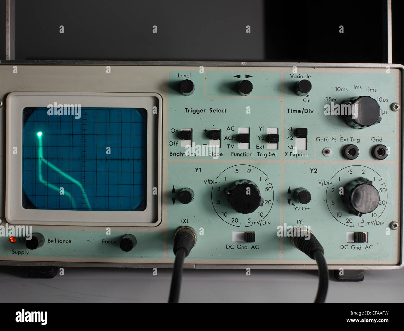 Oscilloscope hi-res stock photography and images - Alamy