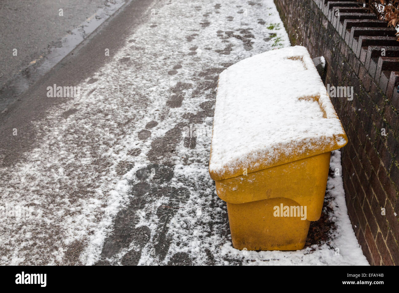 Grit and road and britain hi-res stock photography and images - Alamy