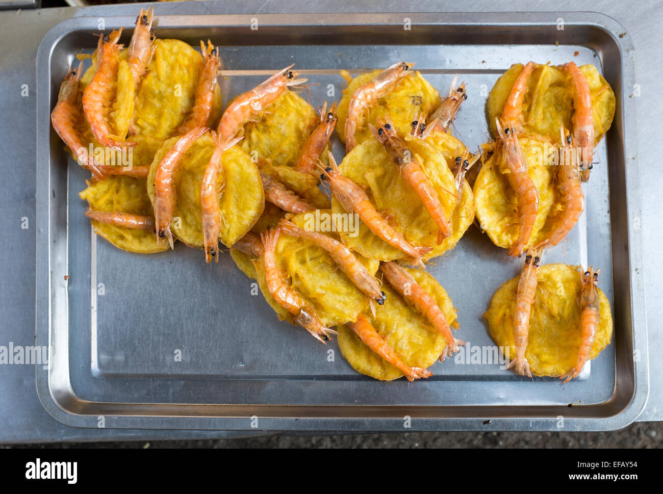 Making Bahn Tom or Shrimp Cakes or Fritters on the Streets of Hanoi ...