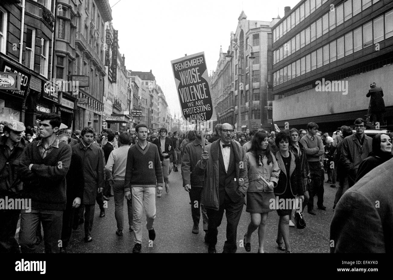 Protest against Vietnam war London October 1968 Stock Photo - Alamy