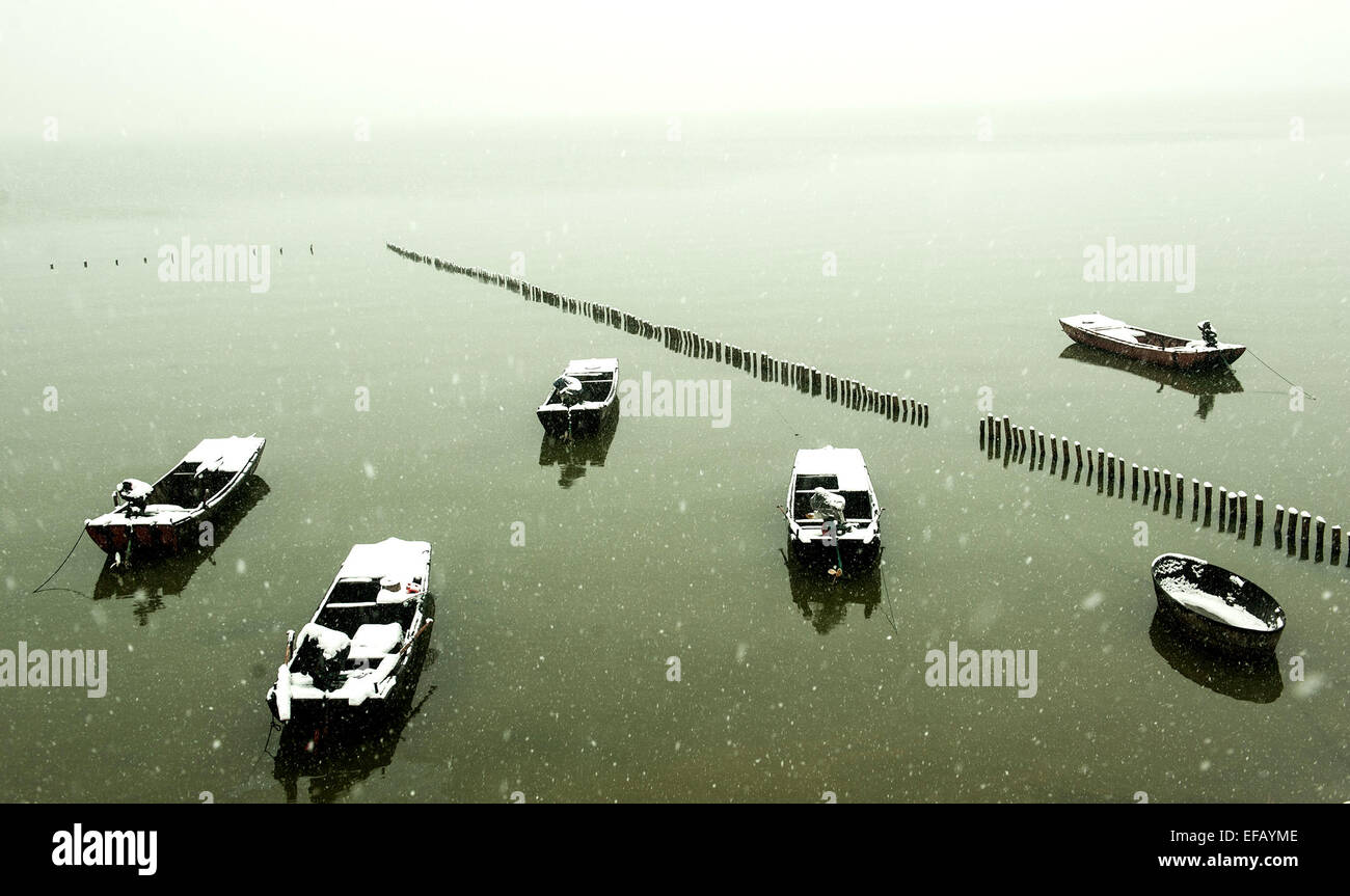 Chaohu. 29th Jan, 2015. Photo taken on Jan. 29, 2015 shows boats ...