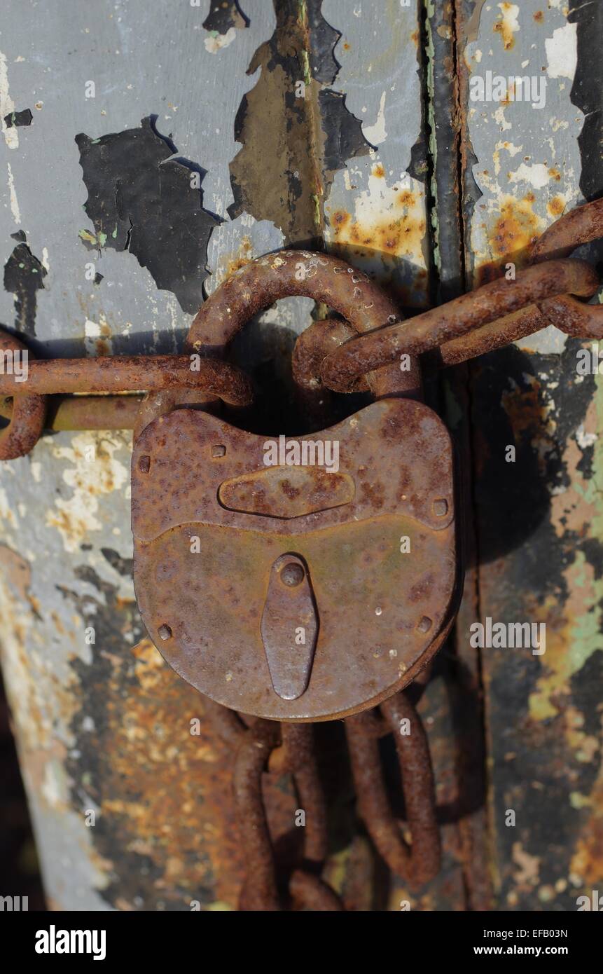 Old metal chain hi-res stock photography and images - Alamy