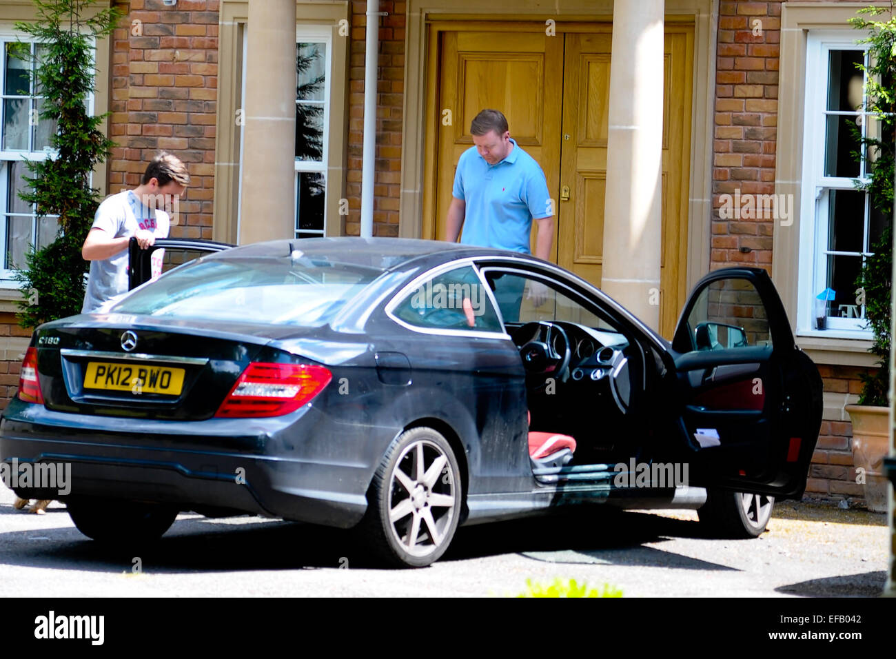 Family members arrives at the home of Danielle Lloyd and Jamie O'Hara ...