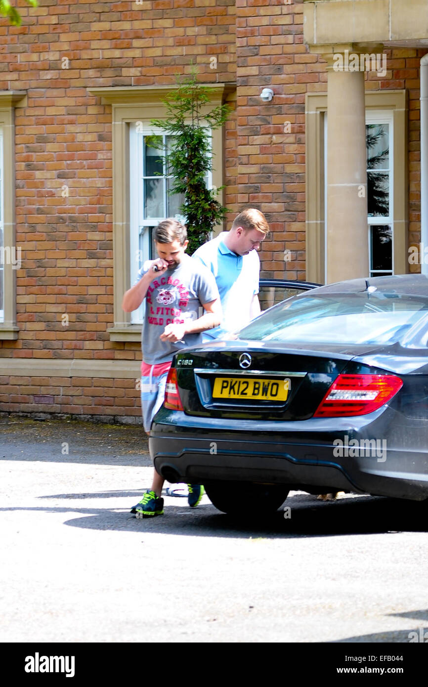 Family members arrives at the home of Danielle Lloyd and Jamie O'Hara ...