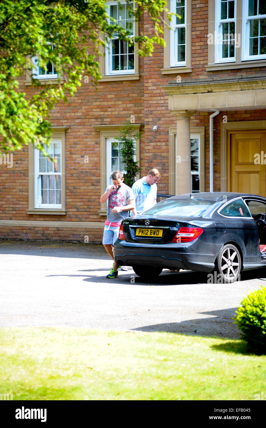 Family members arrives at the home of Danielle Lloyd and Jamie O'Hara ...