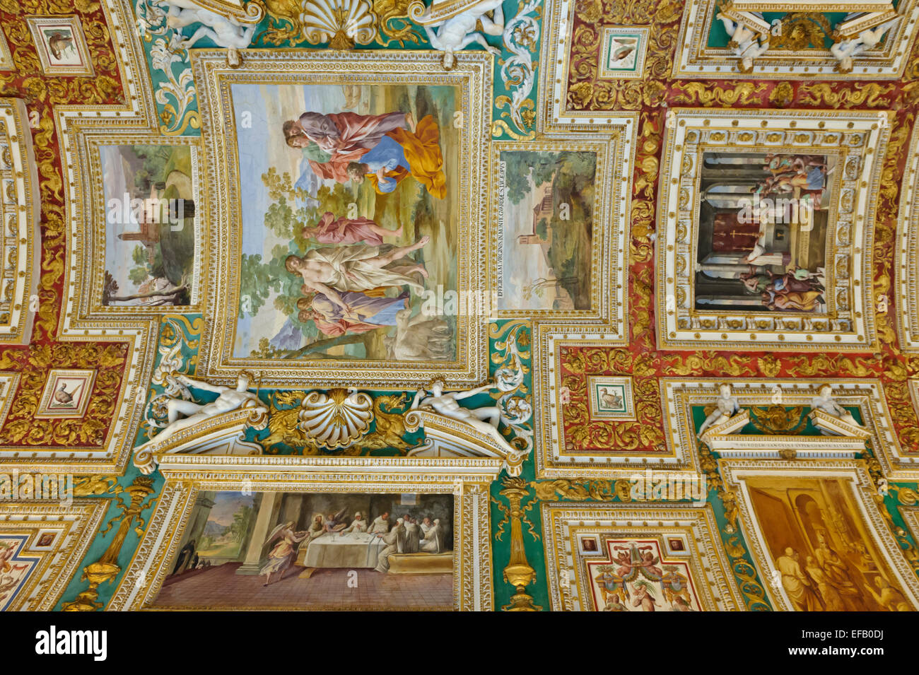 The decorative ceiling along the corridor of Vatican museum, Vatican ...