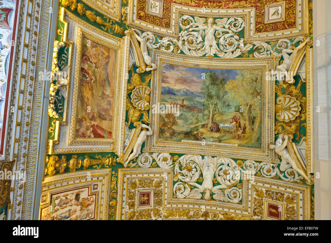 The decorative ceiling along the corridor of Vatican museum, Vatican ...