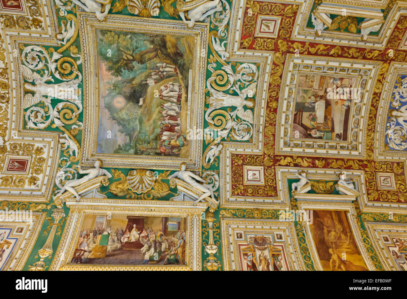 The decorative ceiling along the corridor of Vatican museum, Vatican ...