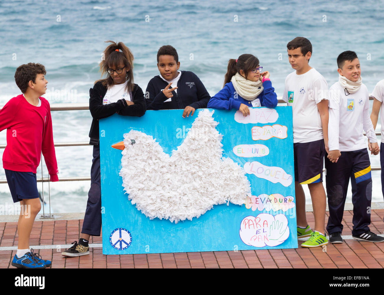 Spanish schoolchildren celebrating El Dia Escolar de la No Violencia y ...