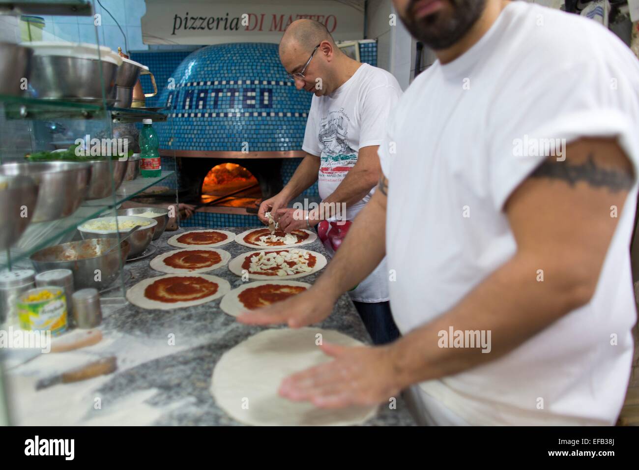 pizzaria Di Matteo in naples Stock Photo - Alamy