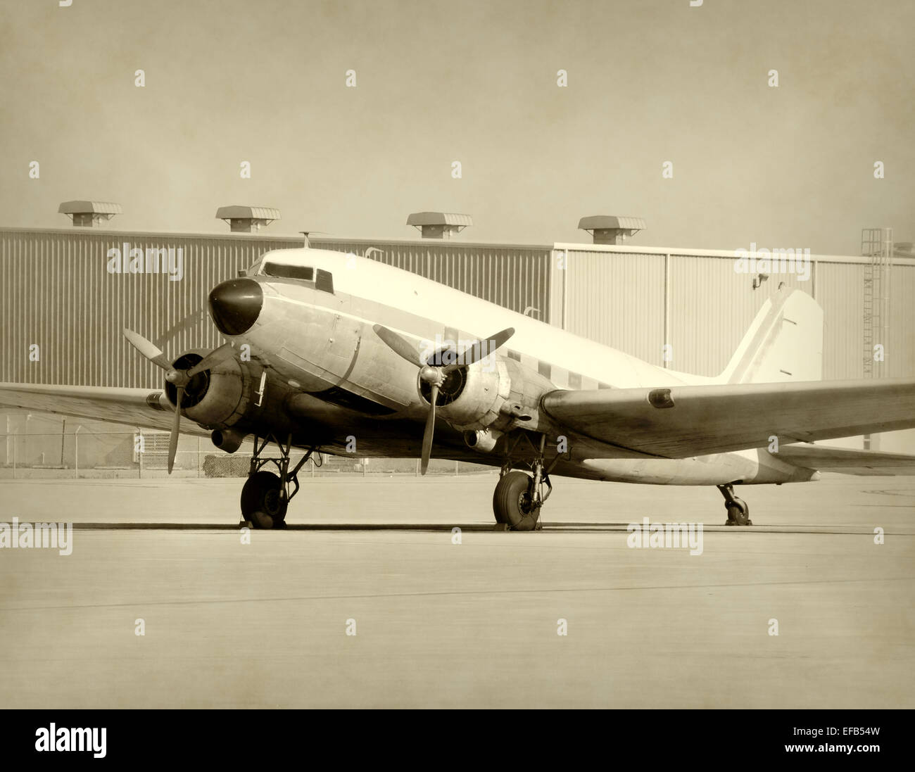Vintage propeller airplane parked on the ground Stock Photo - Alamy
