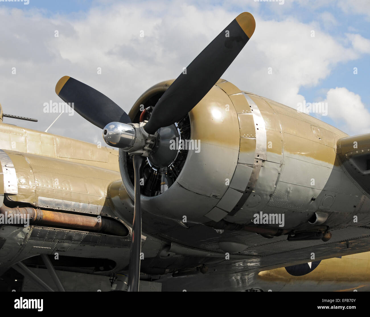 Giant ww2 bomber hi-res stock photography and images - Alamy