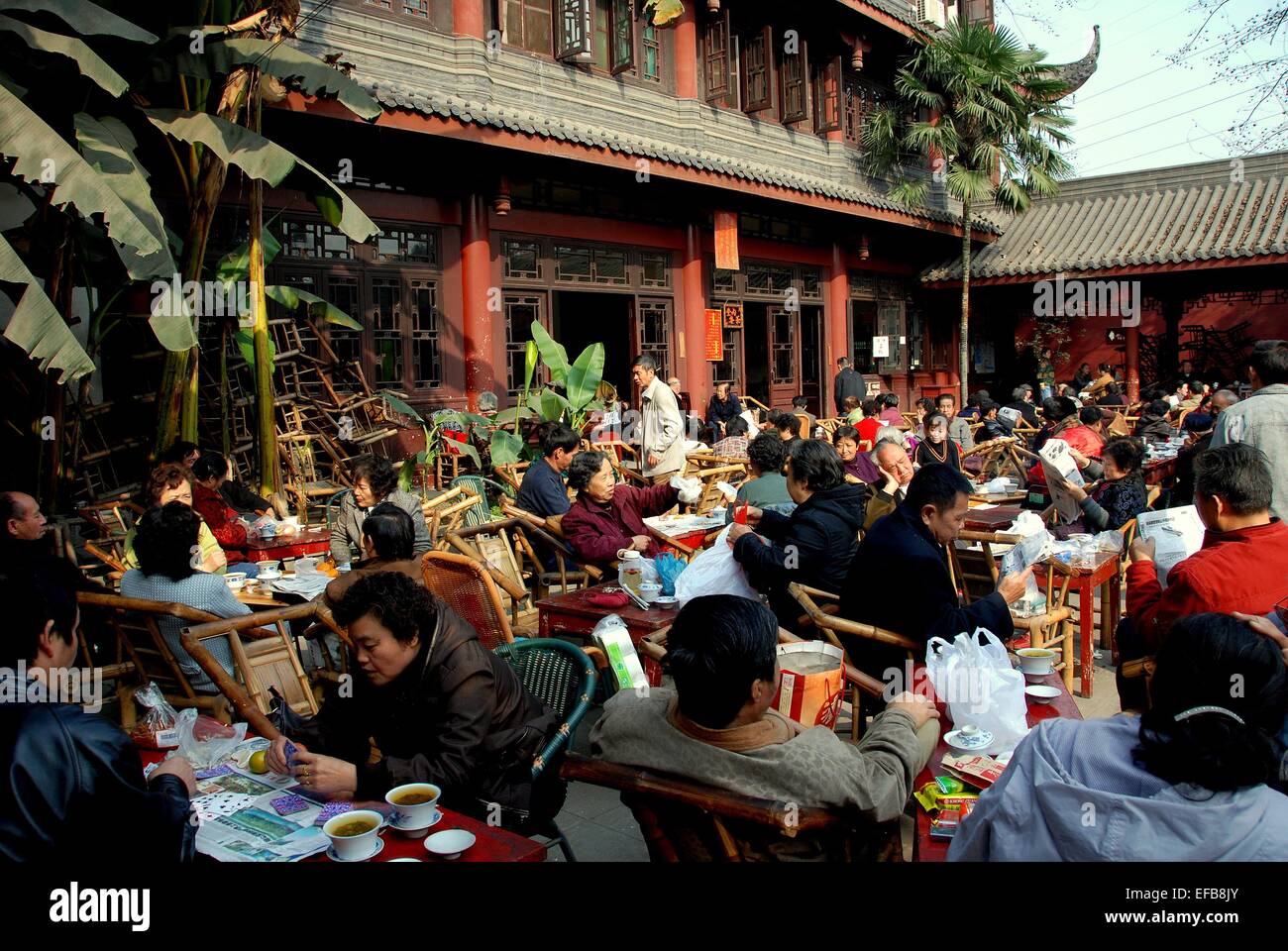 Chengdu, China: View through a rounded moon gate to a tea house ...