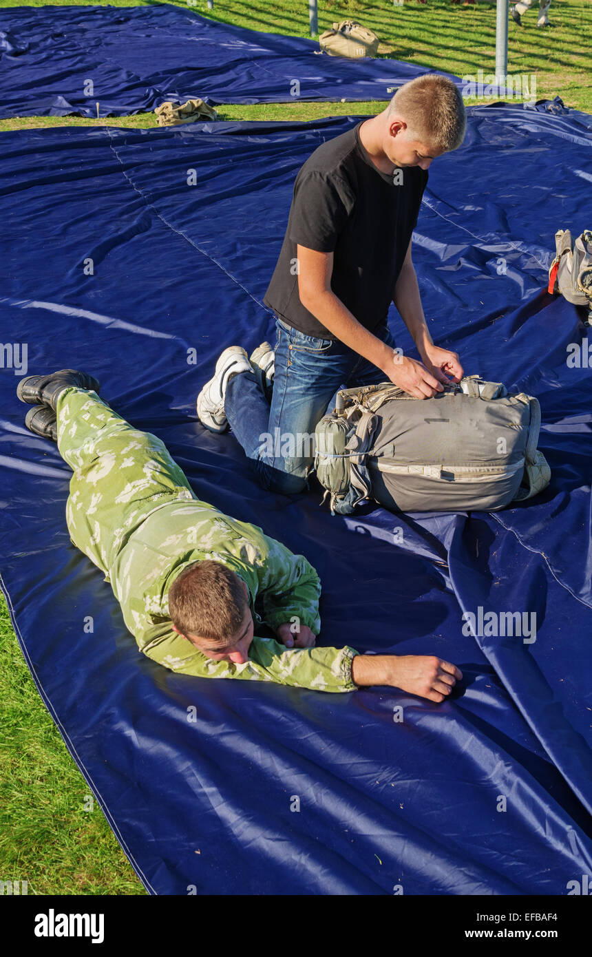 Parachutists - 2014. Packing of parachutes Stock Photo - Alamy