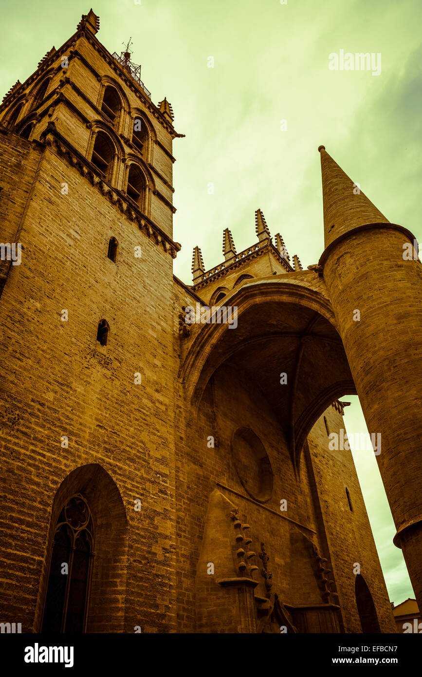 Montpellier cathedral hi-res stock photography and images - Alamy