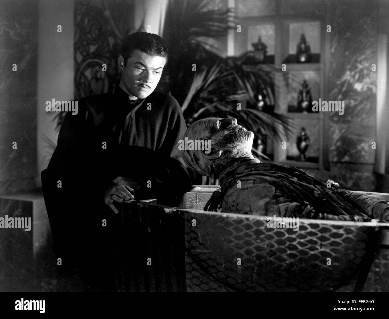 TURHAN BEY, LON CHANEY JR., THE MUMMY'S TOMB, 1942 Stock Photo - Alamy