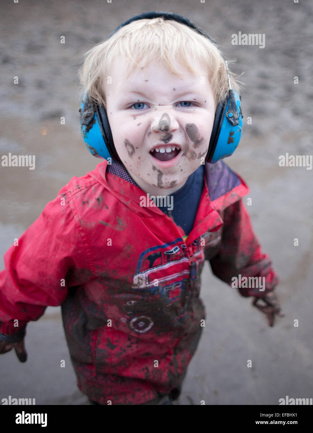 28th June 2014. Muddy kid, Frankie Hart (2 Stock Photo - Alamy