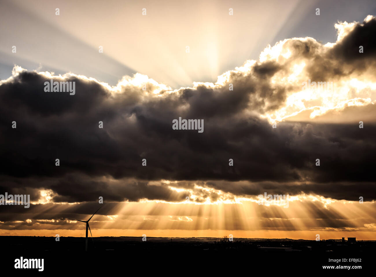 Sunset Sun Beams Stock Photo - Alamy