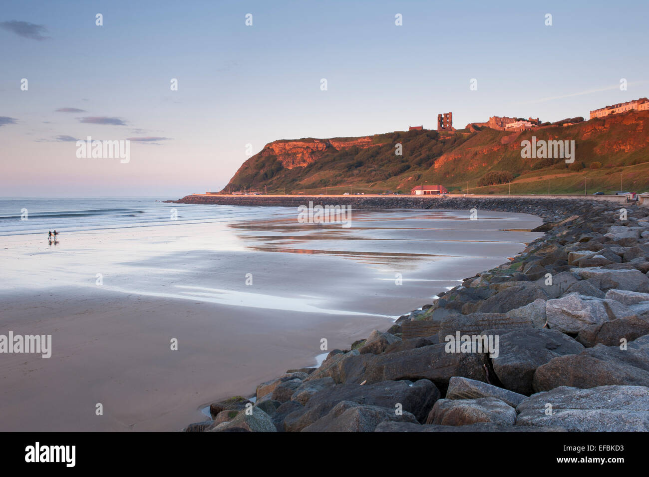Crumbling ruined castle keep tower hi-res stock photography and images ...