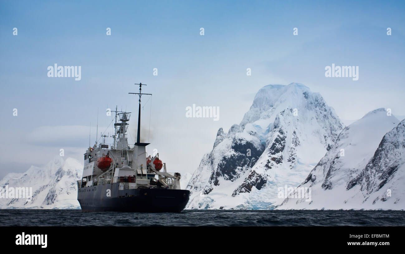 Ship antarctica ice explorer travel hi-res stock photography and images ...