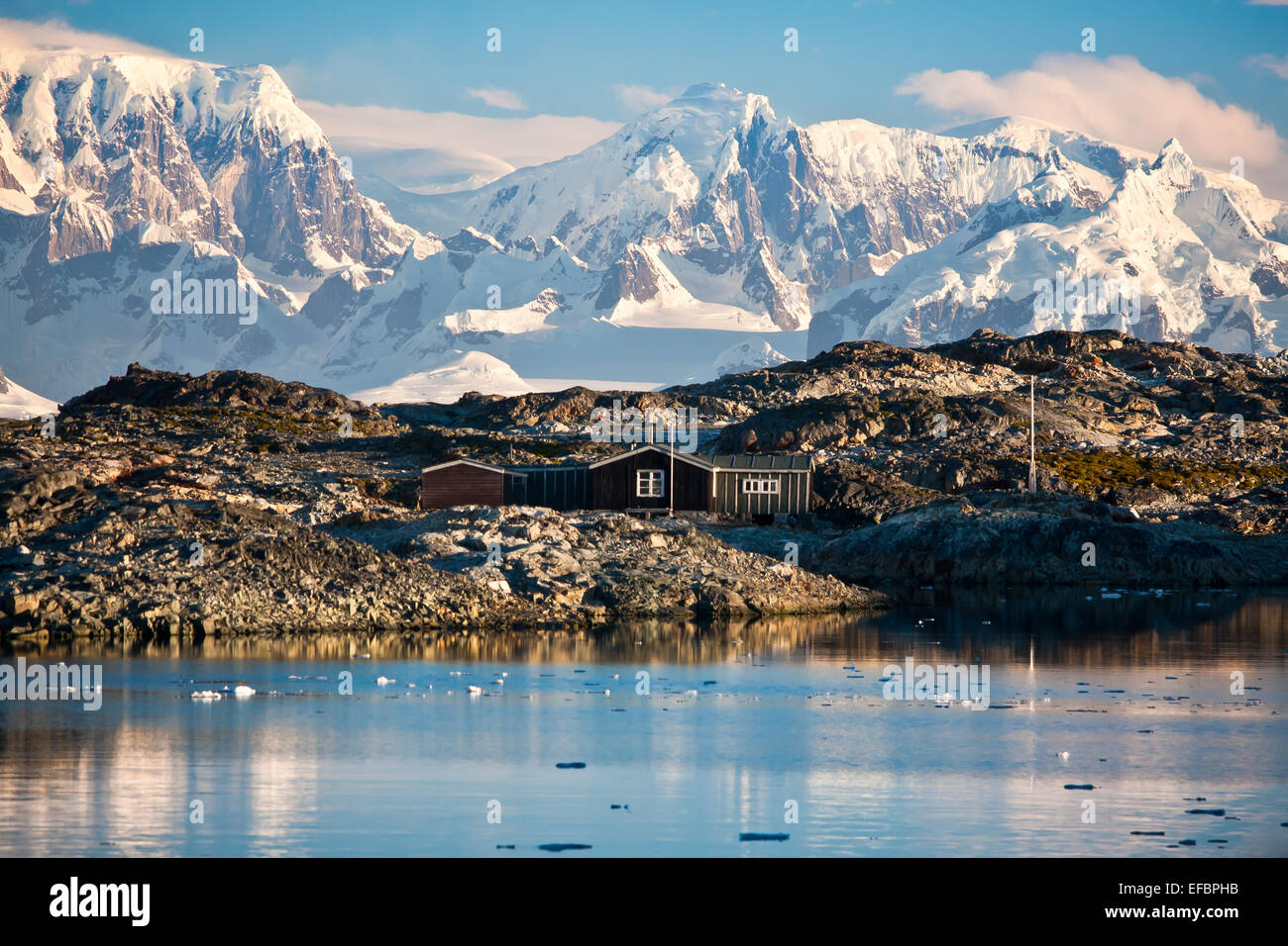 Weather in antarctica hi-res stock photography and images - Alamy