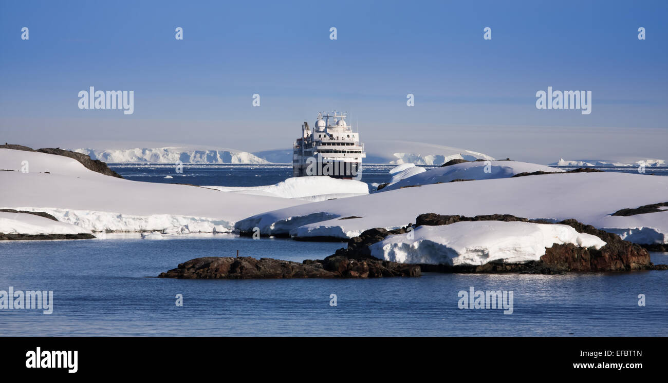 cruise ship in Antarctica Stock Photo - Alamy