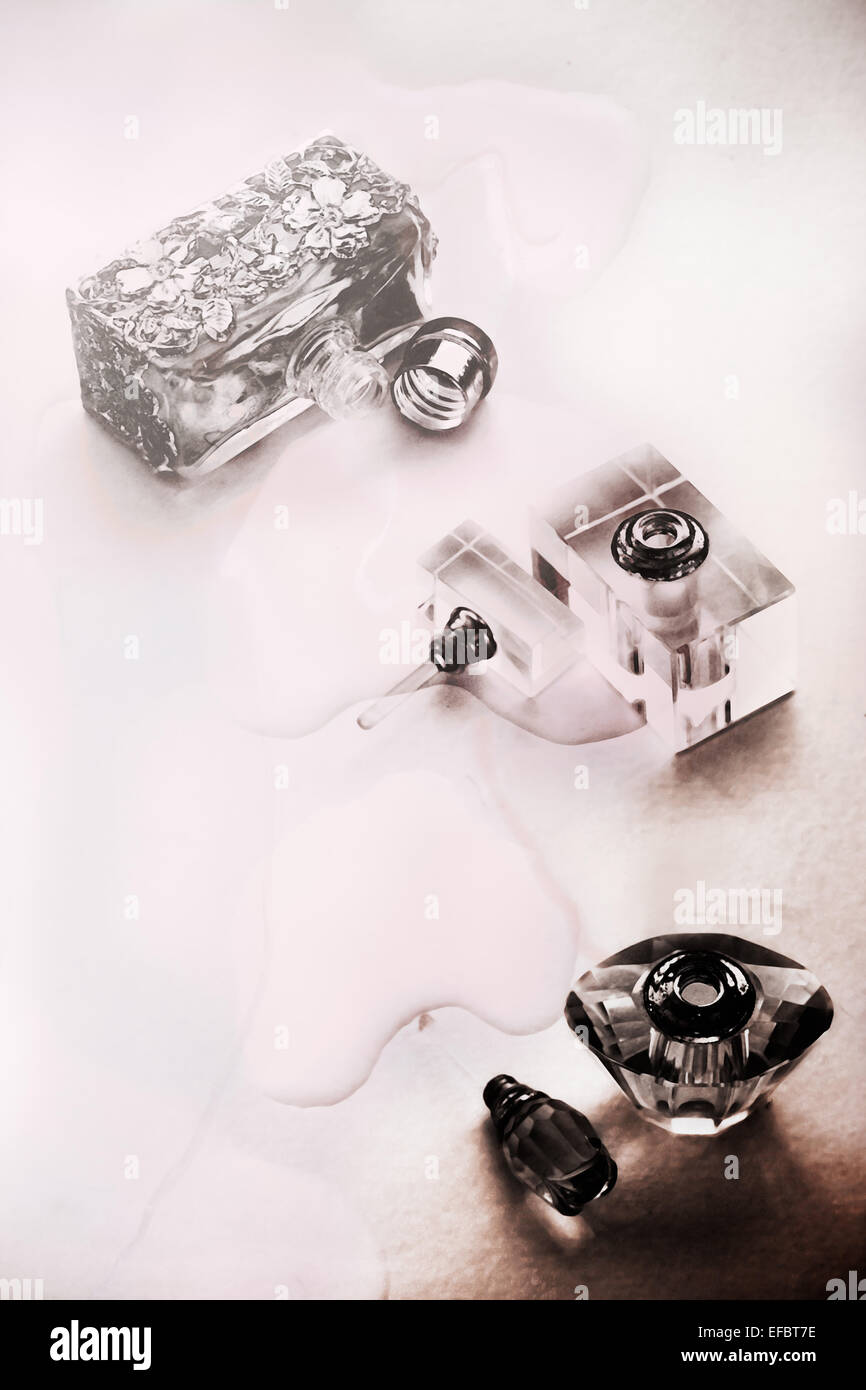 Luxury perfume bottles hi-res stock photography and images - Alamy