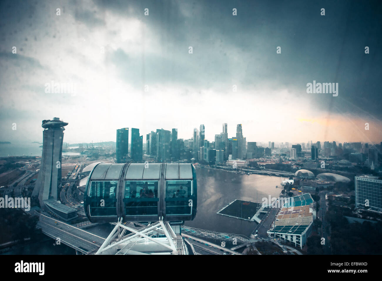 Singapore downtown river bridge holiday hi-res stock photography and ...