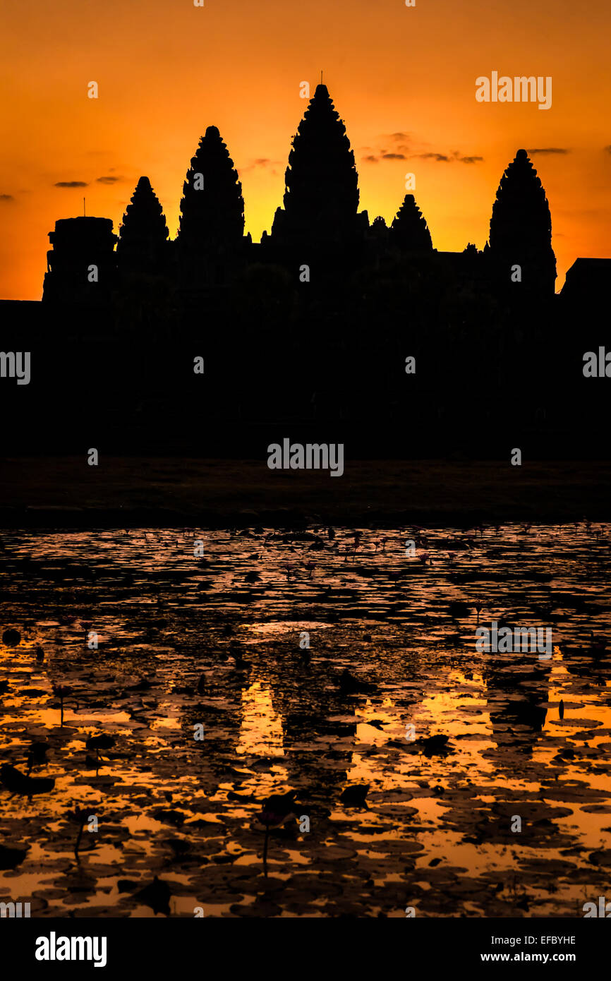 Silhouette of Angkor Wat Stock Photo - Alamy